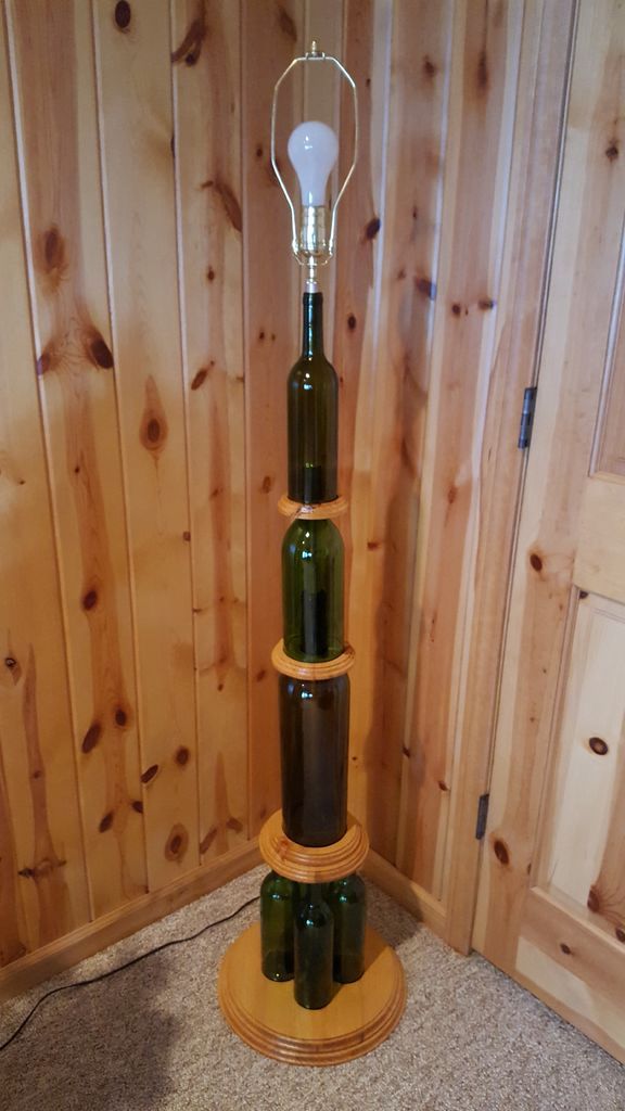 ¡Lámpara de Pie Reciclando Botellas de Vino! | Ideas Perfectas